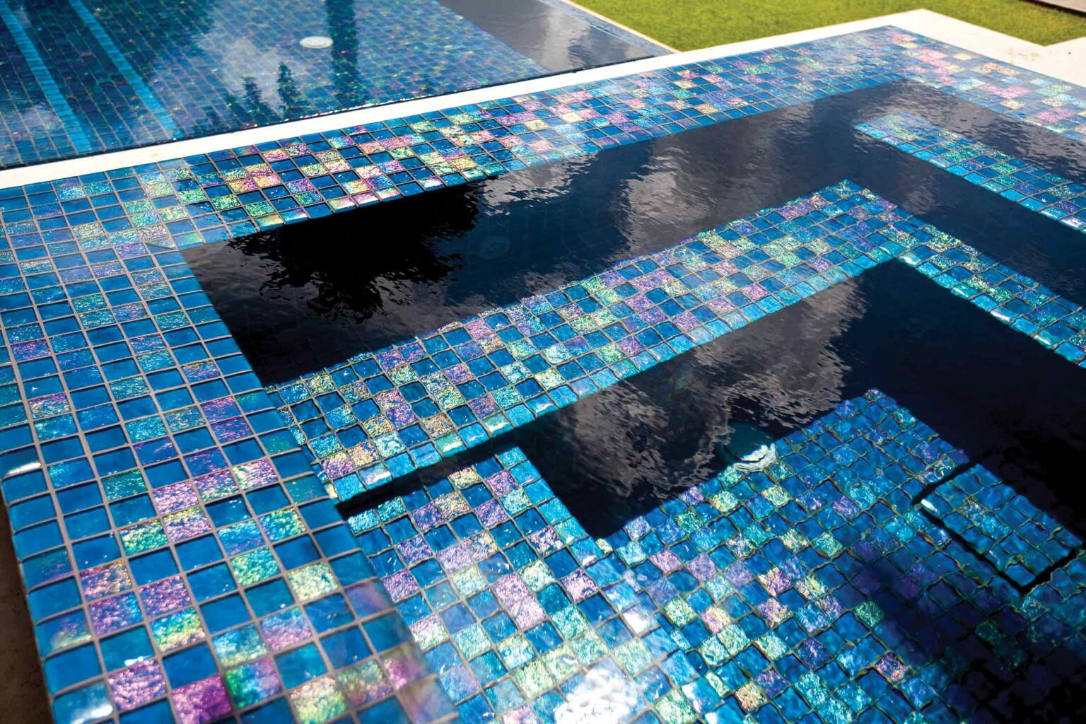 Lightstreams™ Tile - Handcrafted glass swimming pool tile