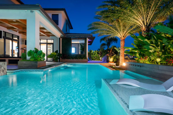 PebbleSheen: White Diamond - Light Blue Water Color