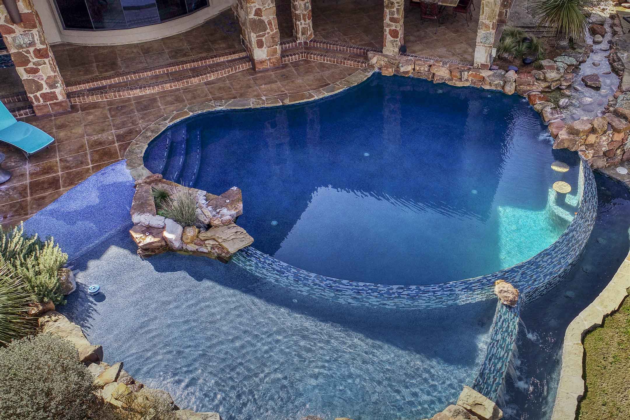 Find a PebbleTec Builder